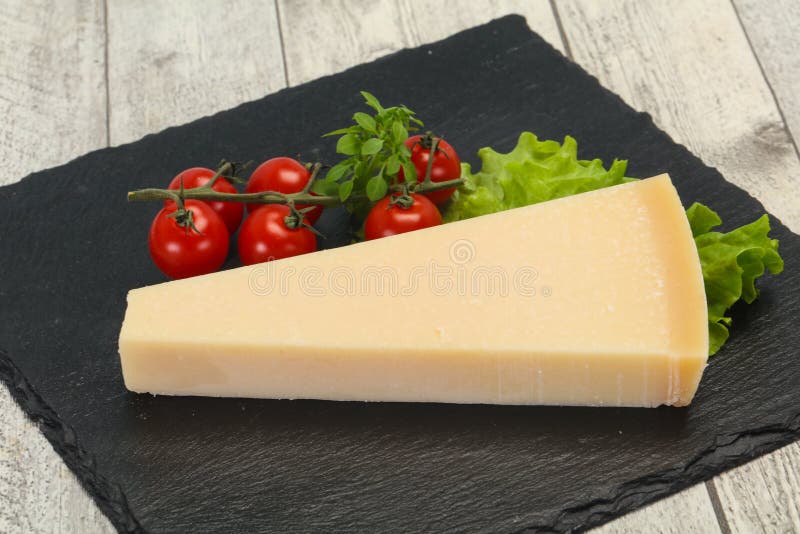 Triangle De Fromage Parmesan Traditionnel Italien Photo stock - Image ...
