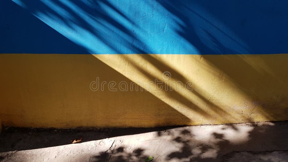 Triangle Shape Shadow on Two-colored Wall with Blurry Shadows Stock ...