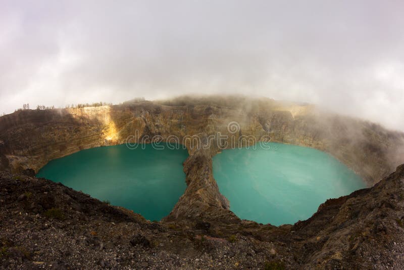 Tricoloured Seen Im Kessel Von Kelimutu-Vulkan Stockfoto - Bild von ...