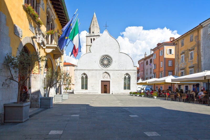 Trieste, Les Architectures Et Arts Image stock éditorial - Image du ...