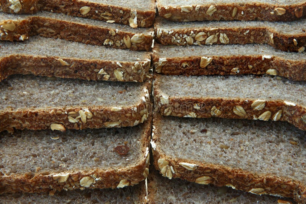 Trigo integral bread foto de archivo. Imagen de revuelto - 45880822