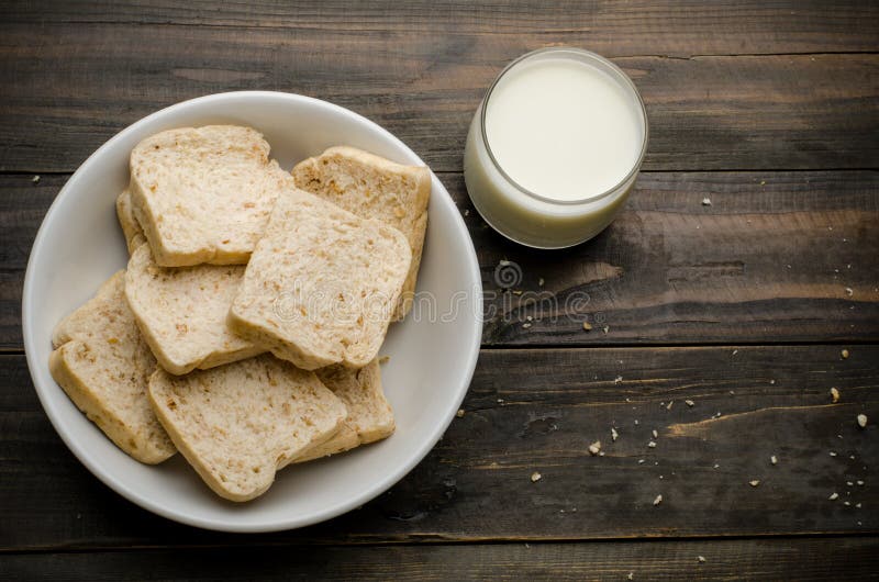 Trigo integral bread foto de archivo. Imagen de rebanada - 61247728
