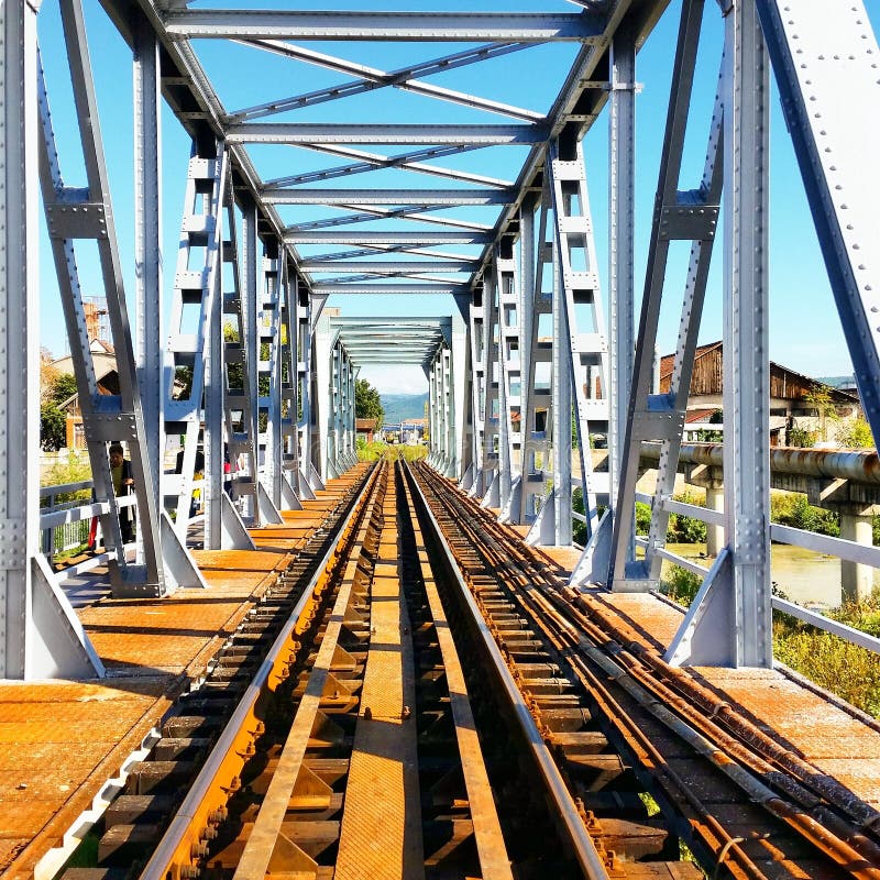 Trilhos do trem foto de stock. Imagem de distante, estrada - 60212930