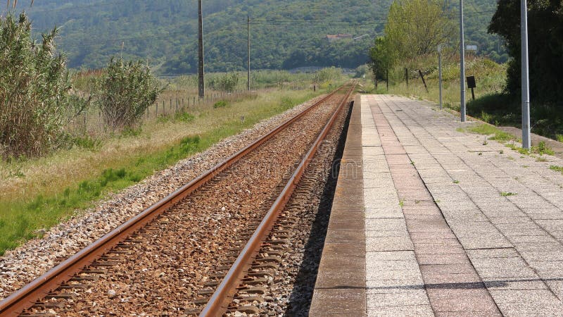 Trilhos do trem imagem de stock. Imagem de europa, inglês - 92376369