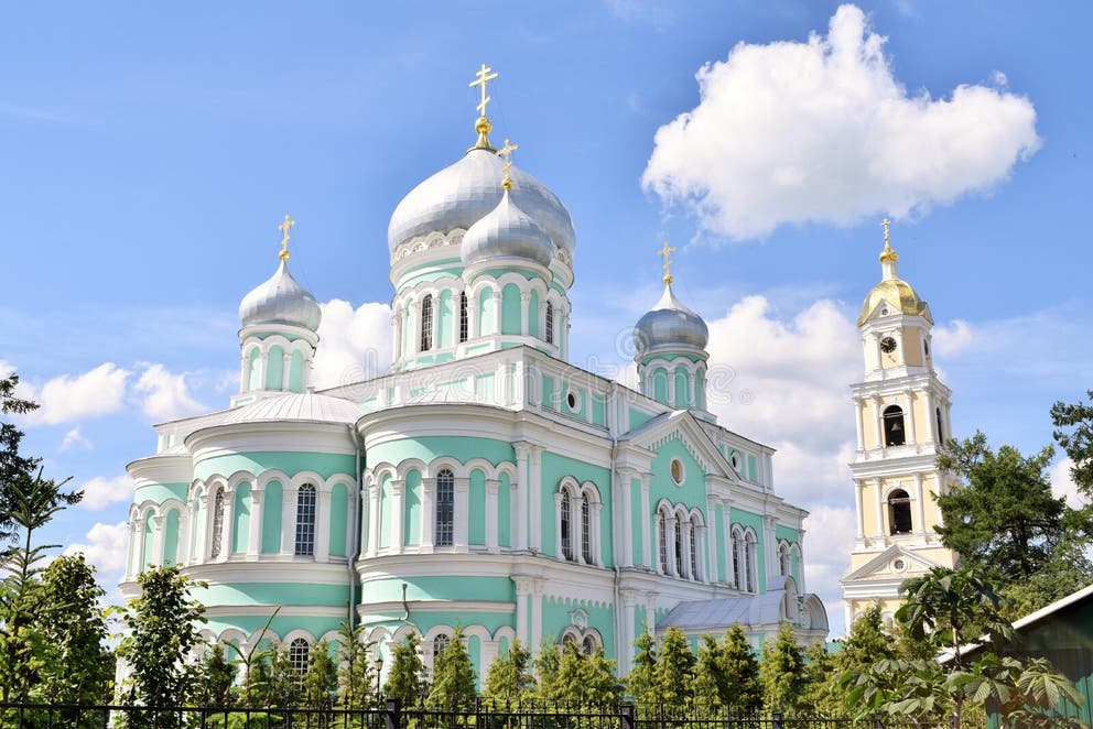 Trinity Cathedral in Holy Trinity Seraphim-Diveevo Convent, Diveevo ...