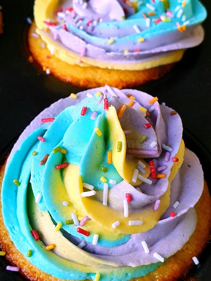 Triple coloured cupcakes stock image. Image of swirls - 183684561