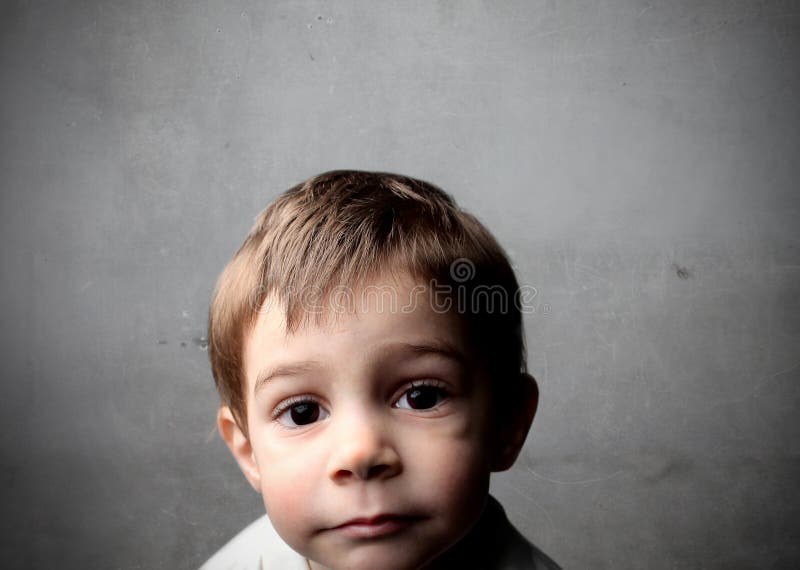Homme Adulte Restant Avec Un Visage Confiant Image stock - Image du ...