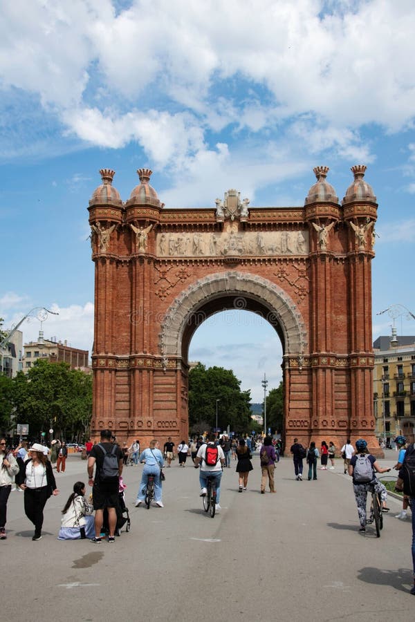 Triumph Arc at the Barcelona Park Editorial Photo - Image of landmark ...