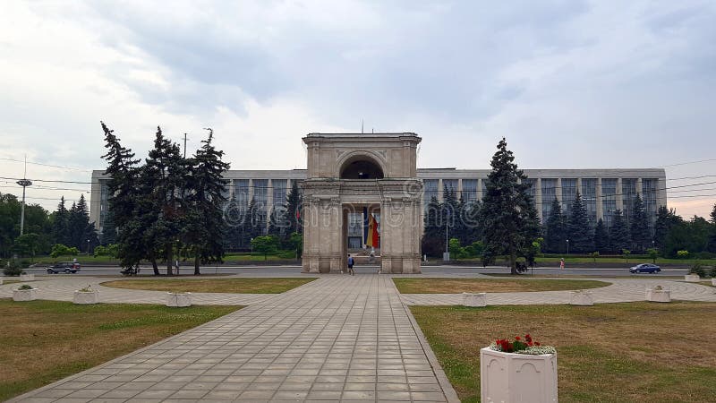 Triumphal Arch in Chisinau editorial image. Image of building - 128041720