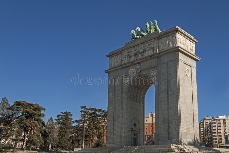 Triumphbogen von Madrid stockbild. Bild von skulptur - 29077779