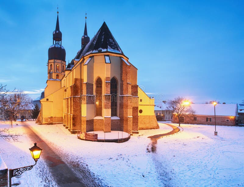 Trnava-Kirche, Slowakei - Saint Nicolas am Winter Stockfoto - Bild von ...