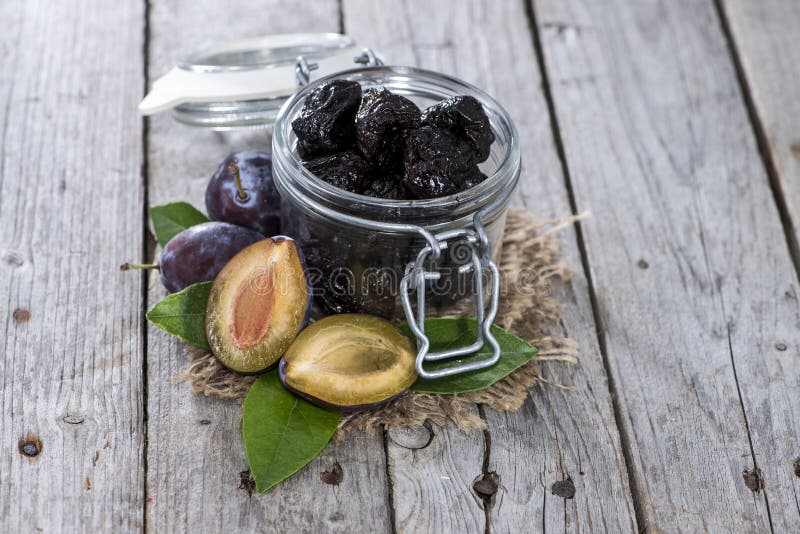 Trockenpflaumen stockbild. Bild von aperitif, gesund - 33814131