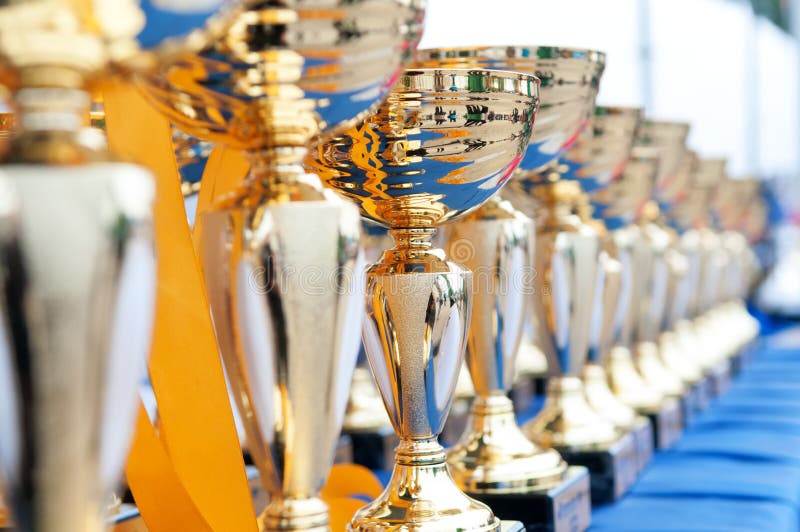 Trofeos imagen de archivo. Imagen de taza, metal, mejor - 34160177