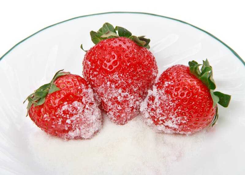Trois Fraises Avec Du Sucre Photo stock - Image du normal, frais: 20833038