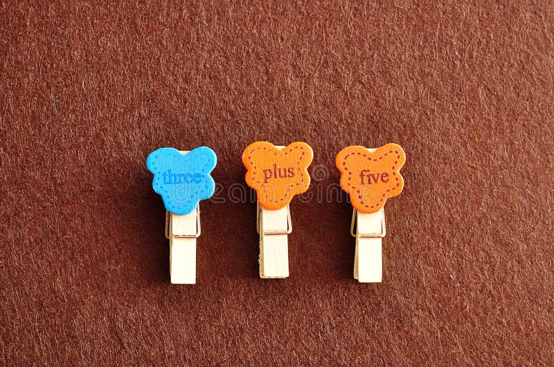 Trois plus deux image stock. Image du apprenez, trois - 109803925