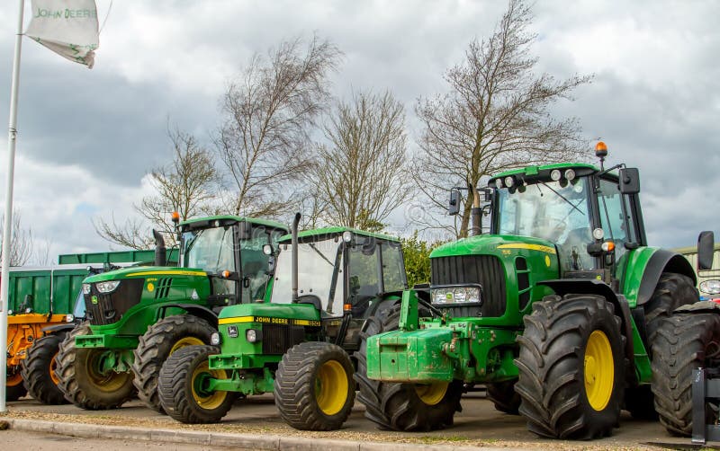 Trois Tracteurs Modernes De John Deere Photographie éditorial - Image ...