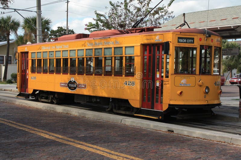 Trole amarelo fotografia editorial. Imagem de transporte - 22269282