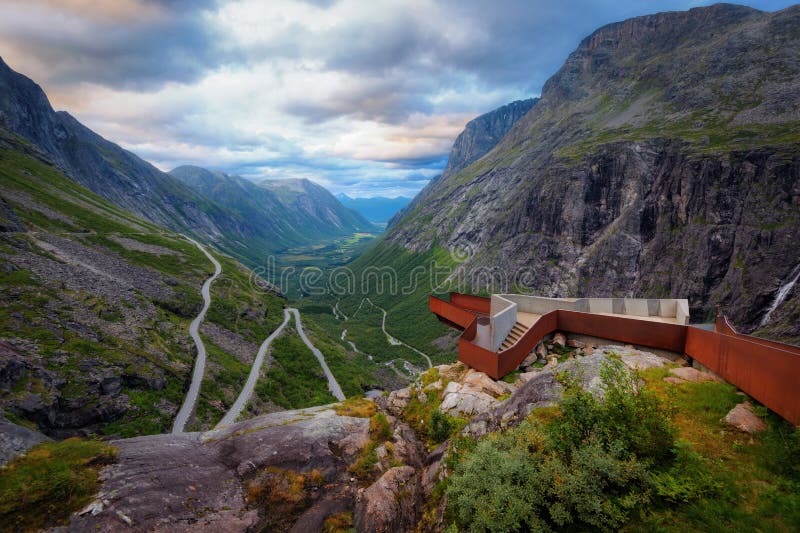 Trollstigen Norwegen stockfoto. Bild von norwegisch - 102043908