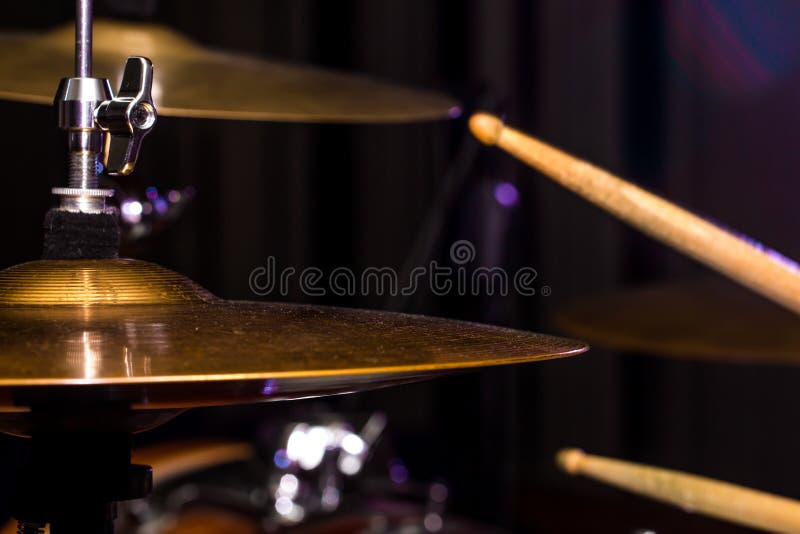 Trommelhallohut, Musikinstrument, Trommelnd Stockbild - Bild von ...