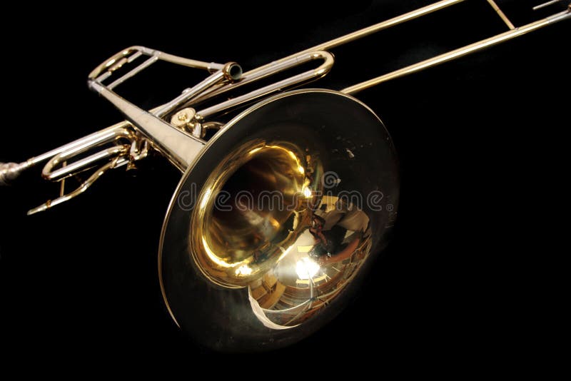 Trompeta del oro viejo imagen de archivo. Imagen de aislado - 23403575