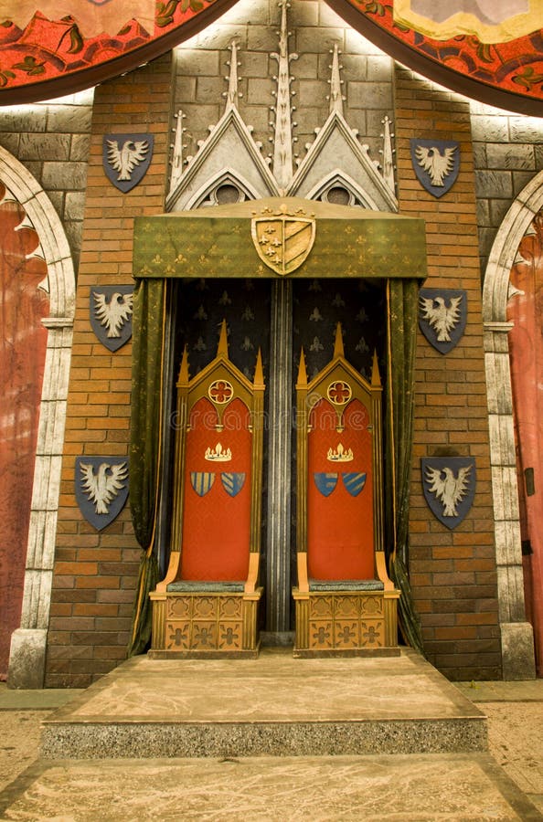 Tronos Del Rey Y De La Reina Foto de archivo - Imagen de coronet ...