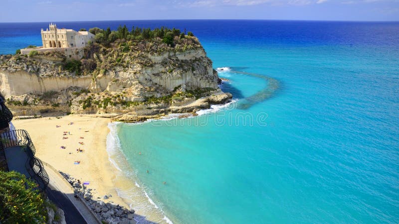 Tropea, Kalabrien - Italien Stockbild - Bild von strand, himmel: 48566015