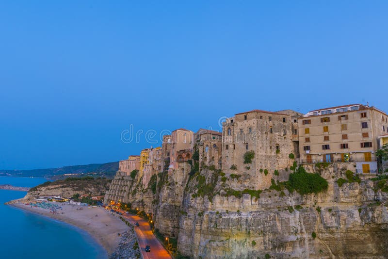Tropea-Abendstrand, Kalabrien, Italien Stockfoto - Bild von azurblau ...