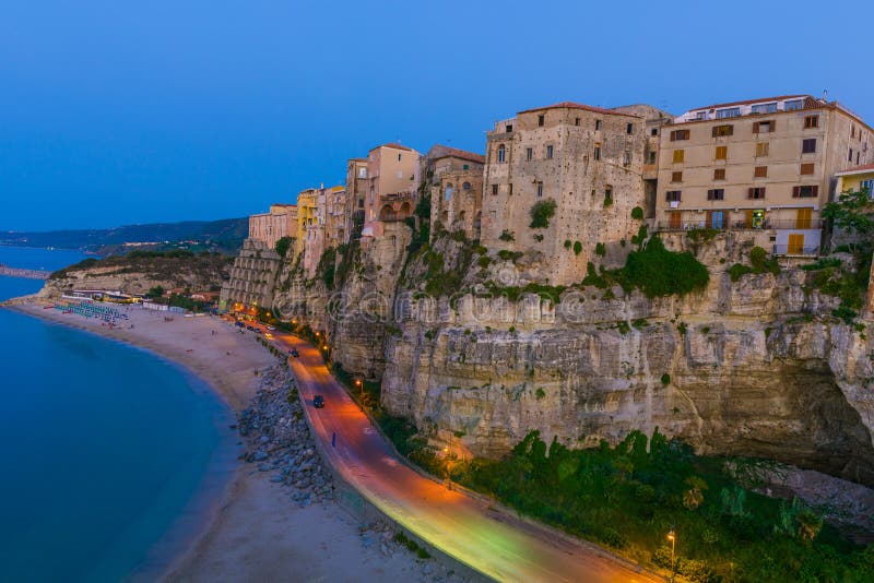Tropea-Abendstrand, Kalabrien, Italien Stockfoto - Bild von azurblau ...