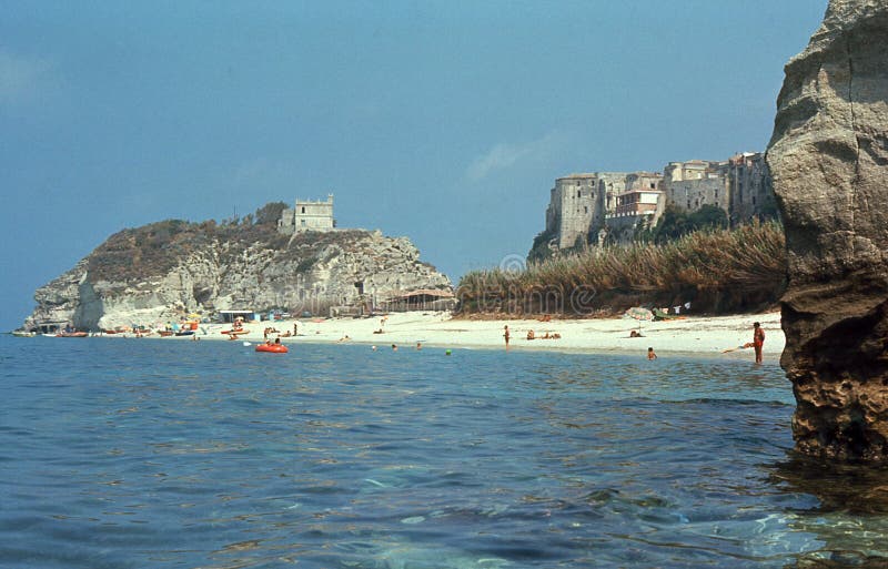 Tropea, Strand, Calabrië, Italië. Redactionele Stock Foto - Image of ...