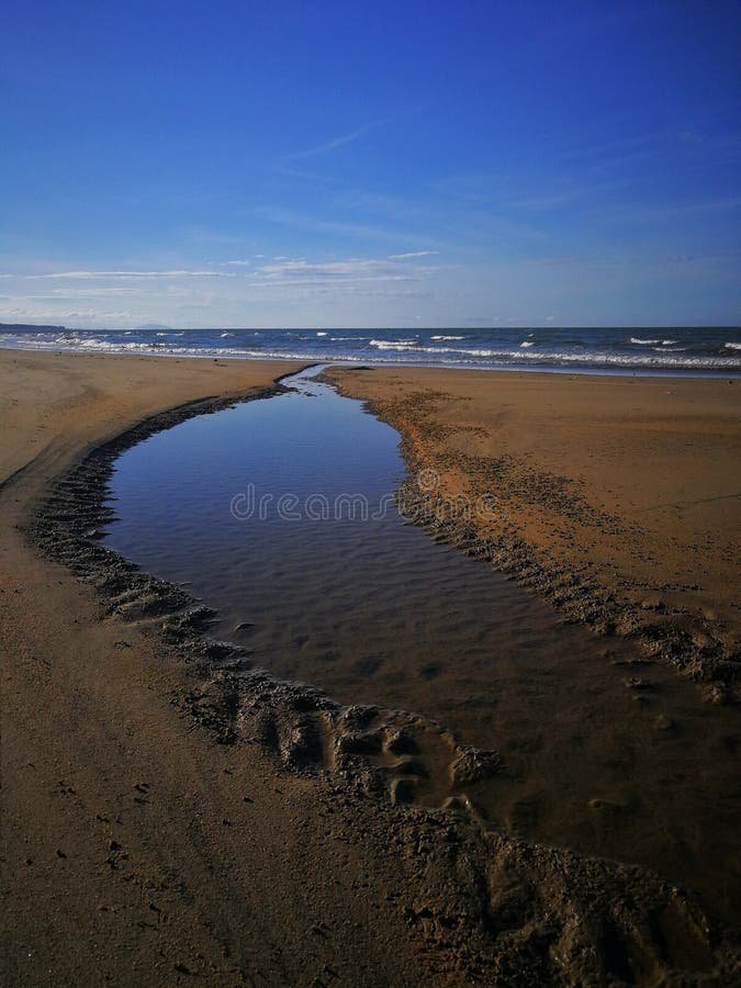 Tropical Beach View. Calm And Relaxing Empty Beach Scene, Blue Sky ...