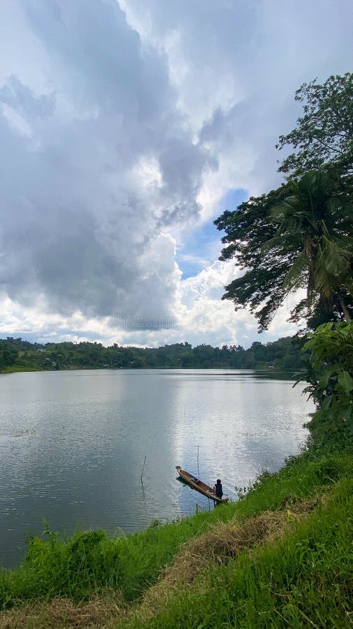 Lake Sebu in the Philippines. Stock Photo - Image of forest, peak ...