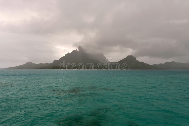 Tropical Storm on the Horizon in BoraBora Imagem de Stock - Imagem de ...