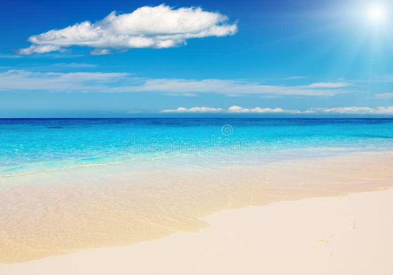 Tropisch strand stock foto. Image of bestemming, zand - 8132688