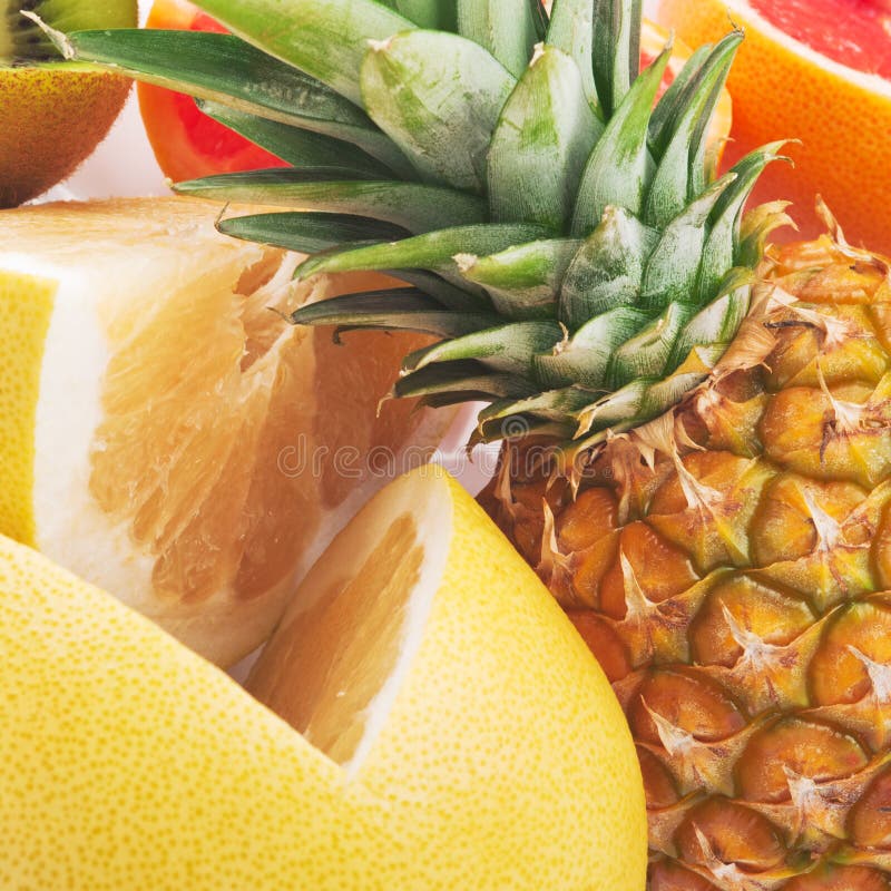 Kokosnüsse, Früchte Und Tropische Blumen Stockfoto - Bild von hart ...