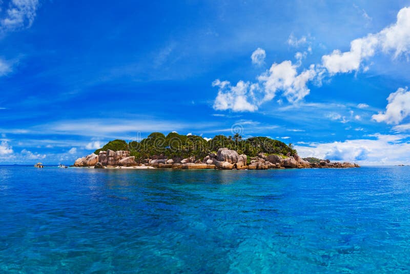 Tropische Insel stockbild. Bild von panorama, nave, strand - 17737889