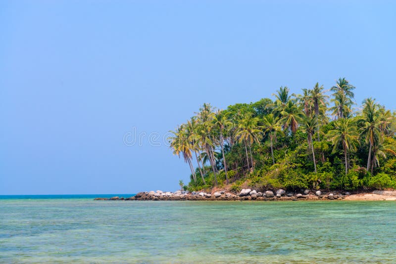 Tropische Insel stockfoto. Bild von paradies, sommer - 52211954
