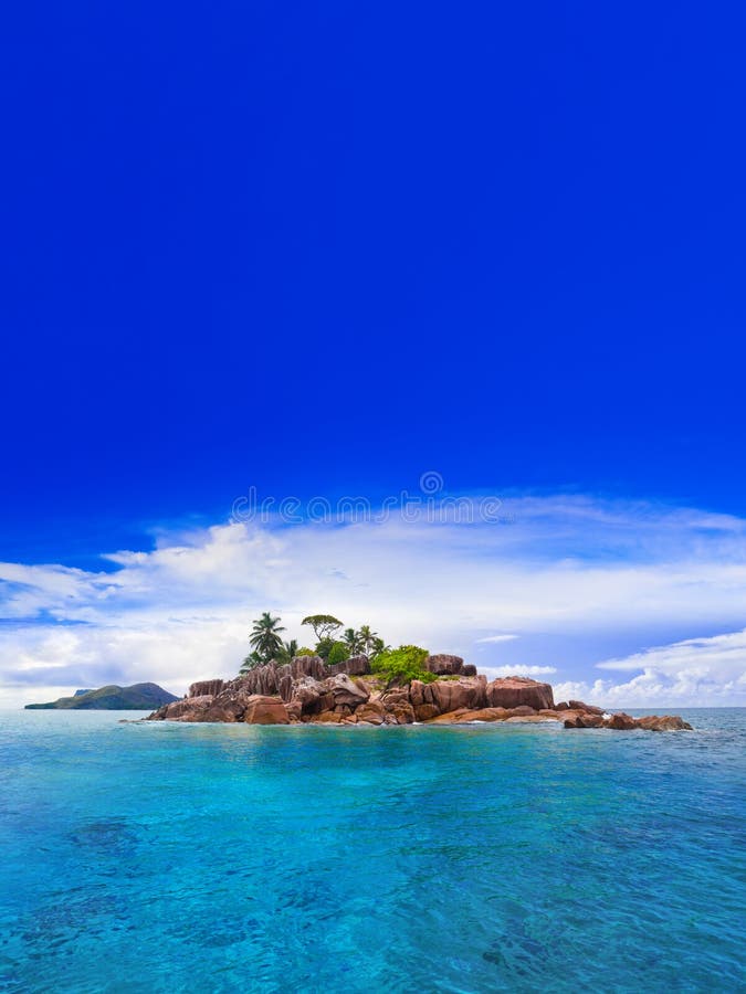 Tropische Insel Bei Seychellen Stockbild - Bild von wolke, blatt: 16954051