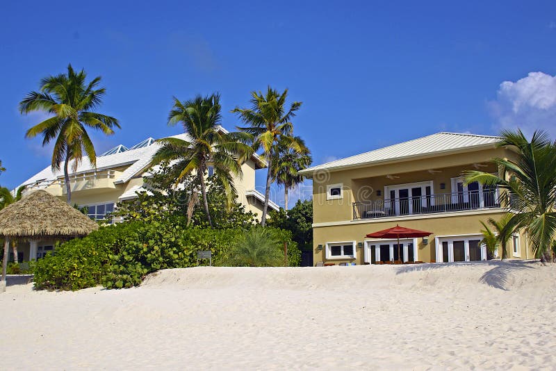 De Tropische Villa Van Het Strand Stock Foto - Afbeelding bestaande uit ...