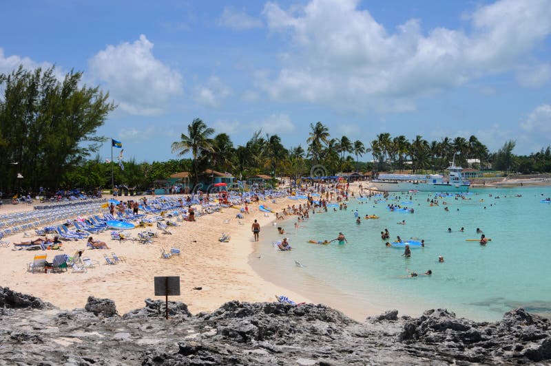 Tropischer Strand in Den Bahamas Redaktionelles Stockfotografie - Bild ...