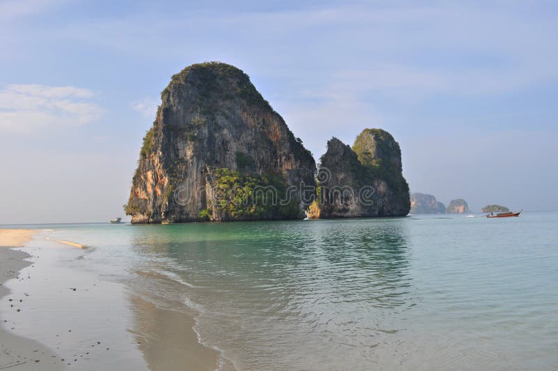 Tropischer Strand Von Railay-Strand Thailand Stockfoto - Bild von ...