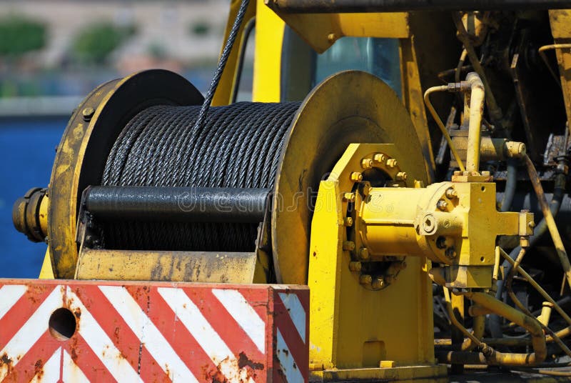 Trosse Der Kranhandkurbel Auf Bandspule Stockfoto - Bild von handkurbel ...