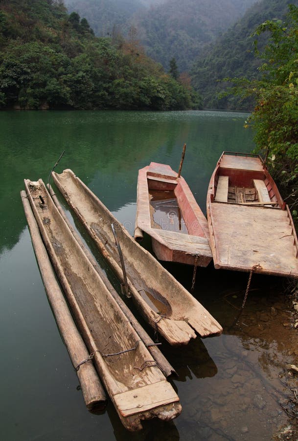 â€œ Trough-like Boatâ€ stock photo. Image of travel, guangxi - 6992902