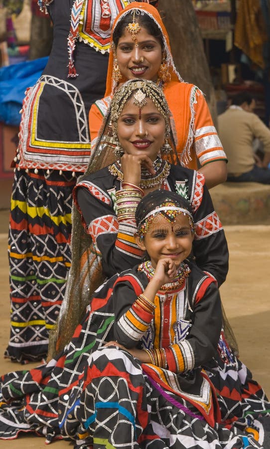 Troupe tribali di ballo fotografia editoriale. Immagine di artista ...
