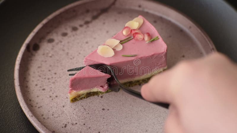 Trozo De Tarta De Queso Dulce Con Queso Crema Rosa De Sabor a Frambuesa ... Trozo De Tarta De Queso Dulce Con Queso Crema Rosa De Sabor a Frambuesa ...
