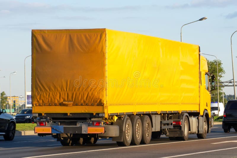 320 Truck Container Rear View Stock Photos - Free & Royalty-Free Stock ...