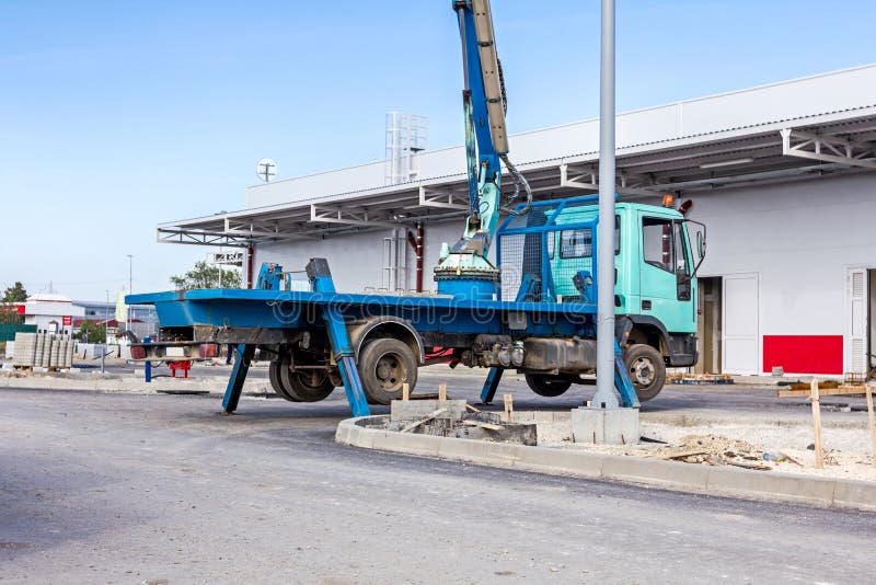 Extended Side Truck Outrigger Stabilizer. Support To Mobile Telescopic ...