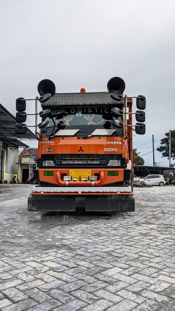 Truck modification editorial photography. Image of modification - 260757982
