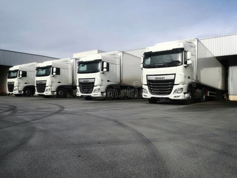 30+ Trucks loading Free Stock Photos - StockFreeImages