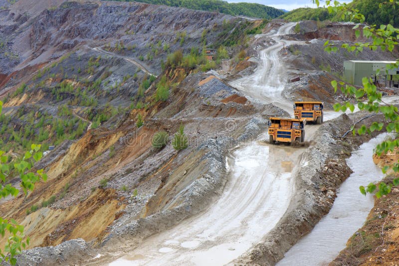 Trucks in open pit stock photo. Image of heavy, cooper - 40569382