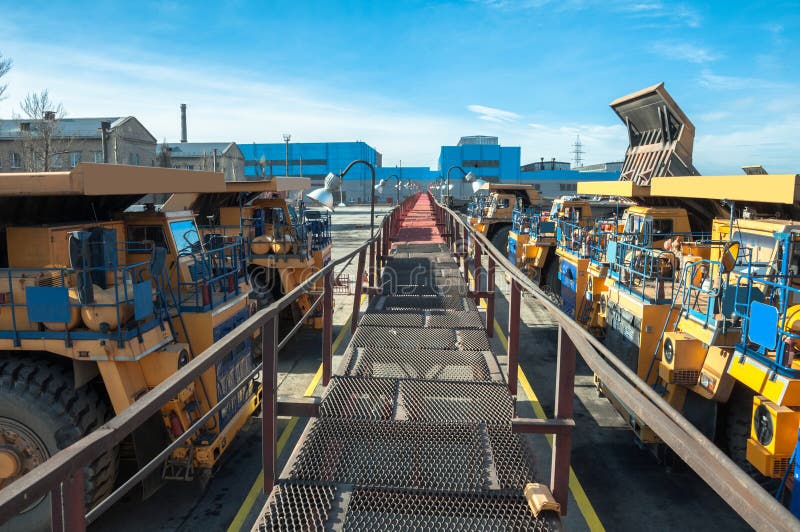 Trucks at repairs stock image. Image of overhaul, shovel - 78464391